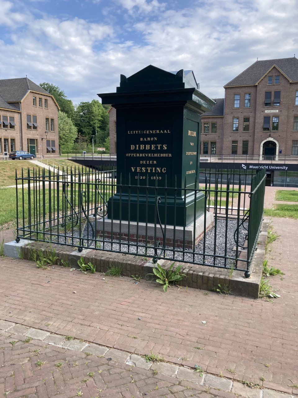 Grafmonument generaal Dibbets gerestaureerd - Vesting Maastricht